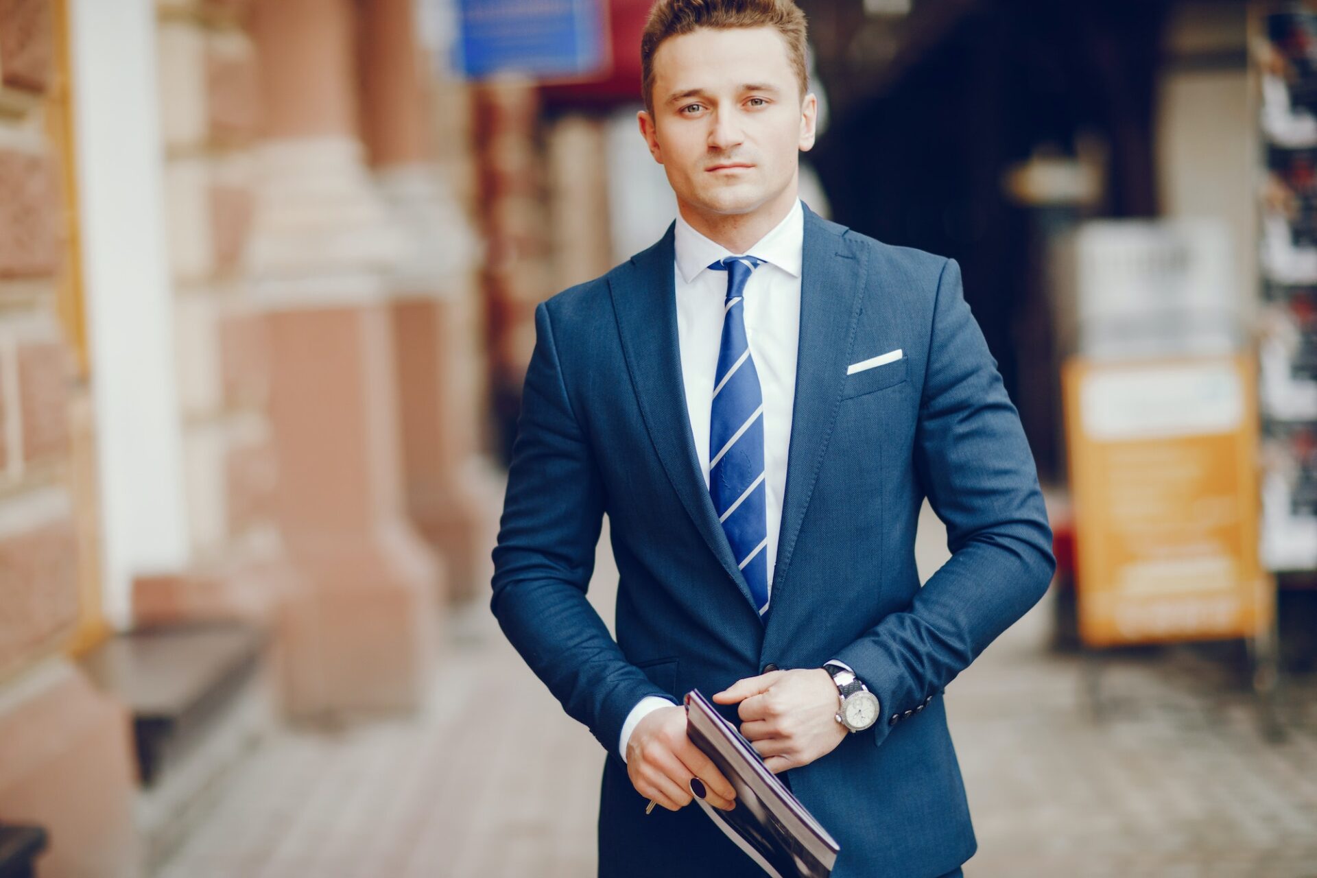 Men's Suits Suppliers in Dubai | Tailored to perfection | Visit us